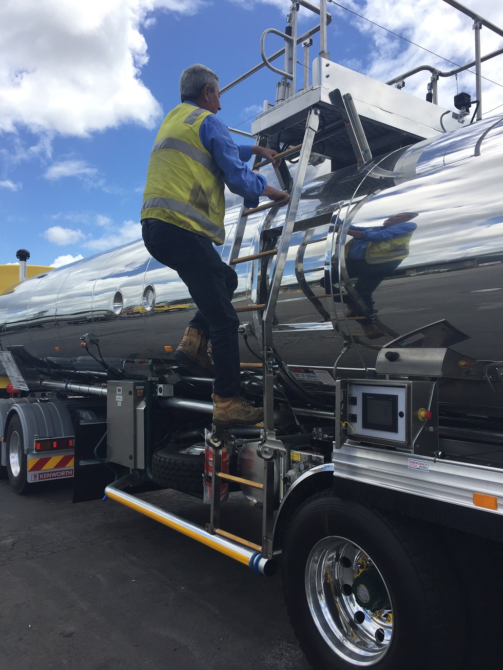 Bitumen Trailer Heat in Transit - Good Design