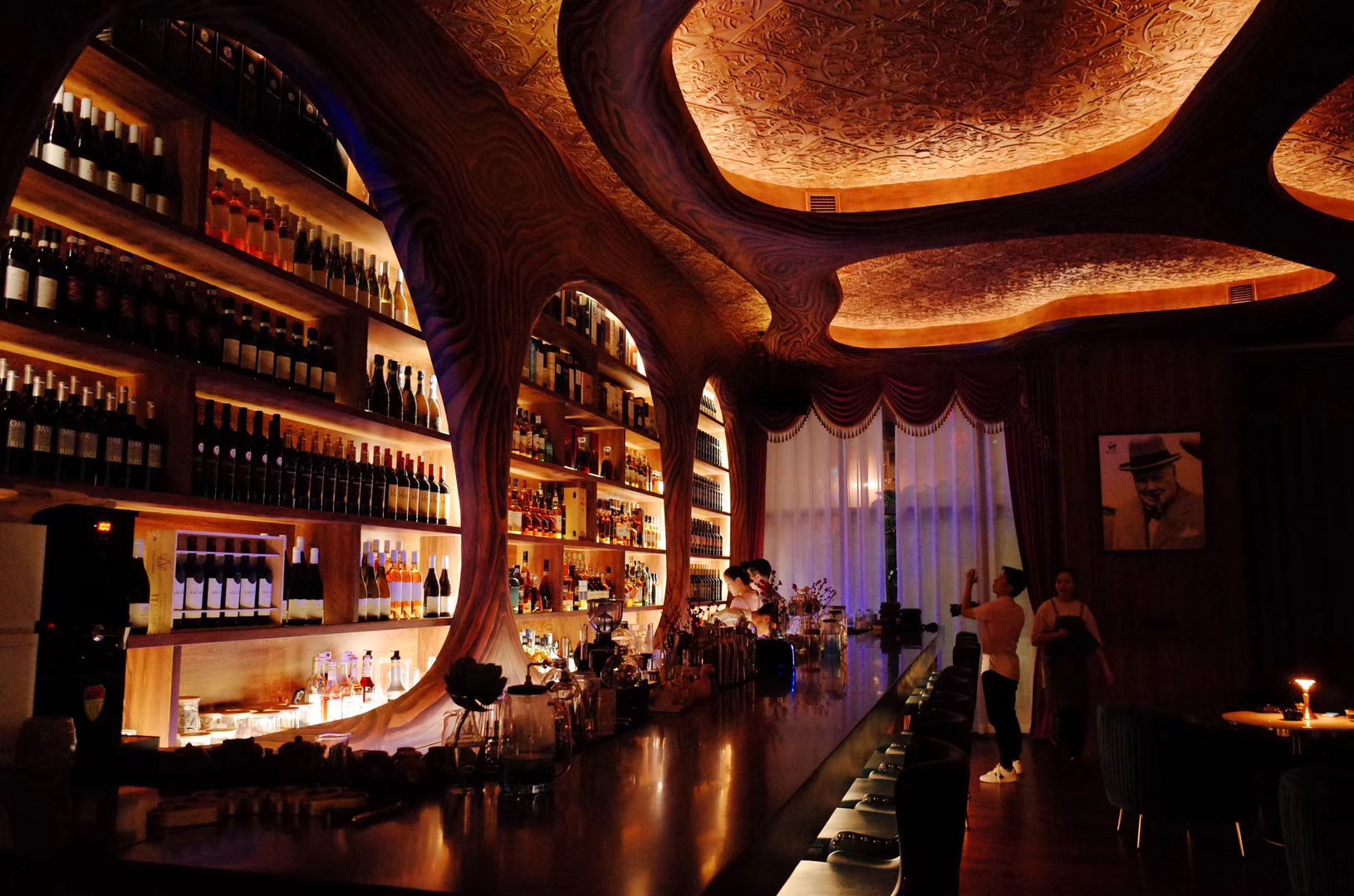 Primitive cigar bar - Good Design